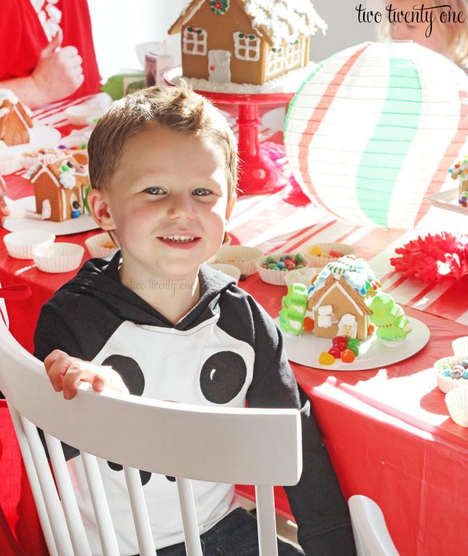 How to Throw a Gingerbread House Decorating Party